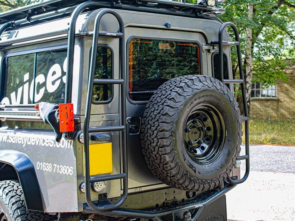 DA3285 Safety Devices Defender 90 110 Roof Access Ladder RHS Black