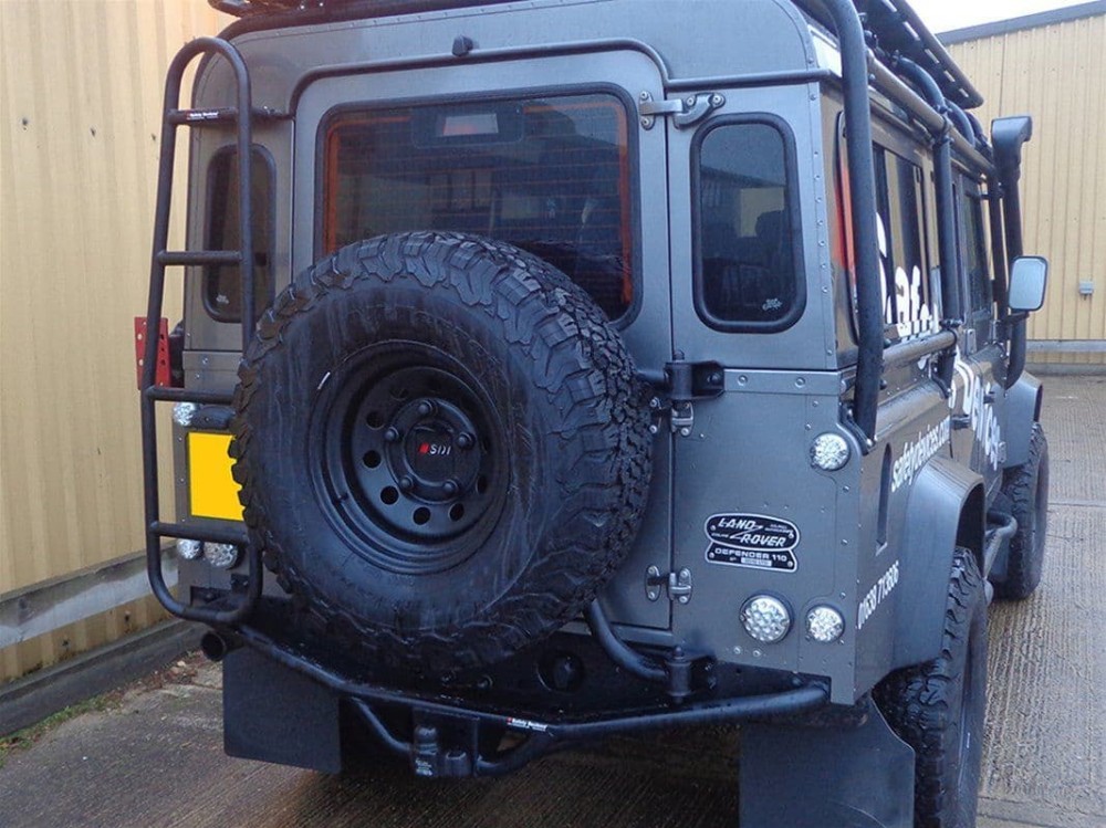 DA3809 Defender Swing-Away Spare Wheel Carrier Safety Devices
