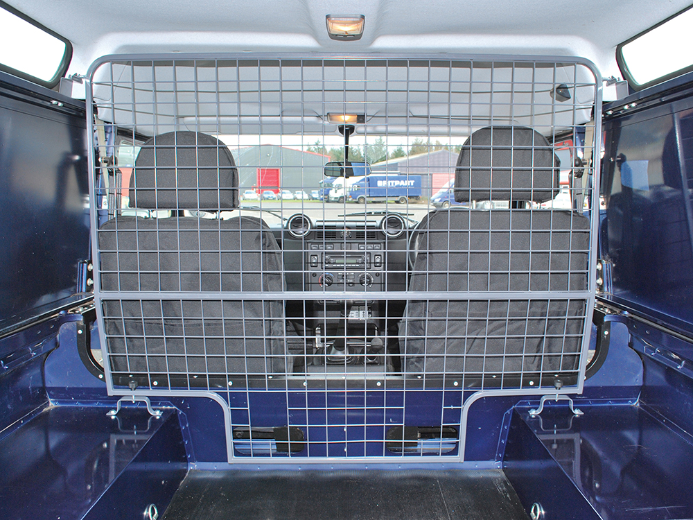 Dog Guard - Defender 110 S/W & 90 110 with bulkhead bar fitted - STC7555