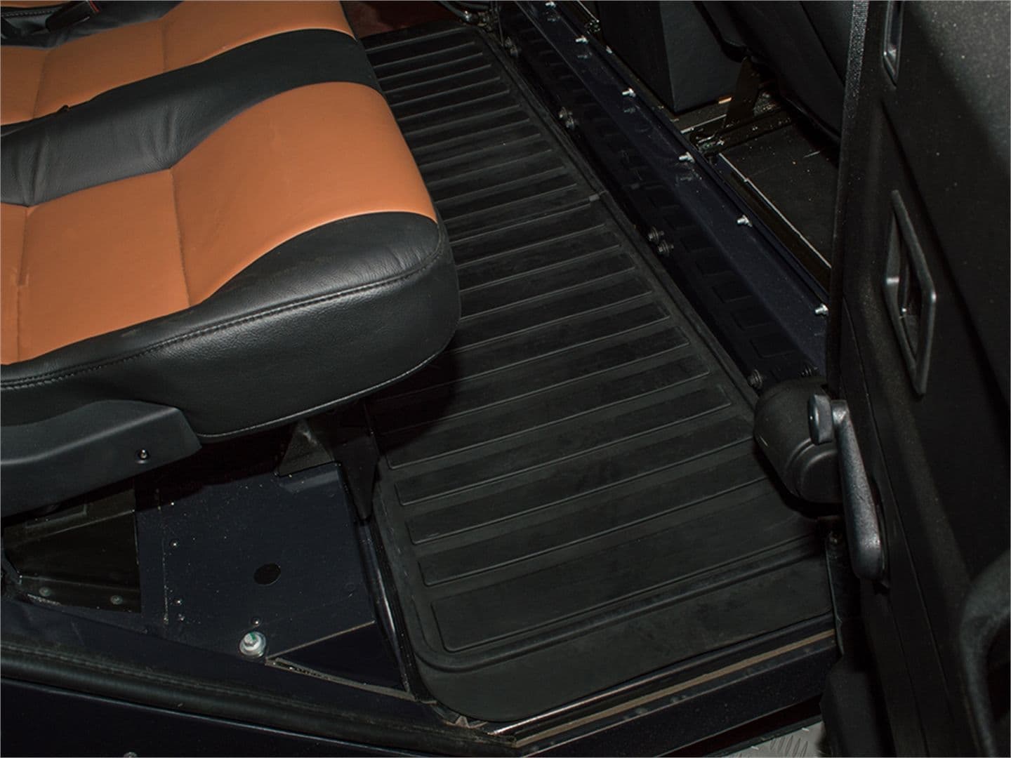Defender 110 87-06 Rubber Floor Mat 2nd Row RHD/LHD - STC50173