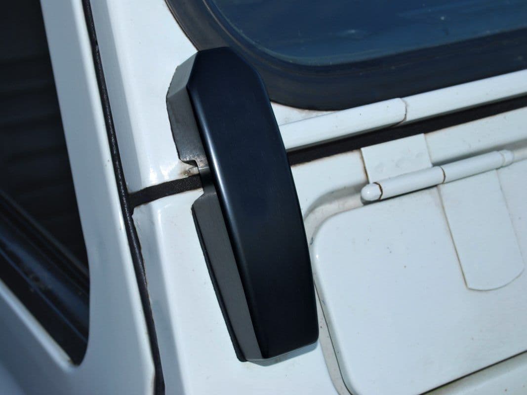Defender Alloy Windscreen Hinge Blocks Black - GA1142B