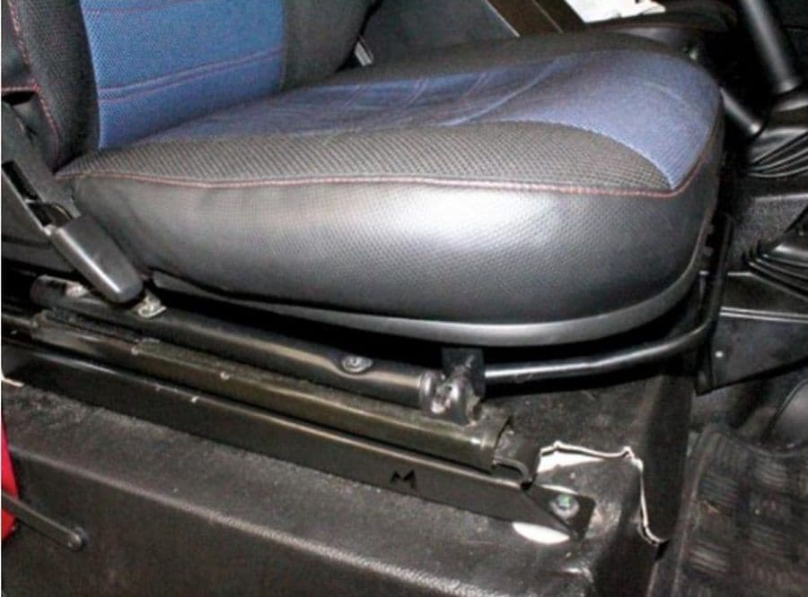 Defender Seat Risers & Rear Door Gas Struts